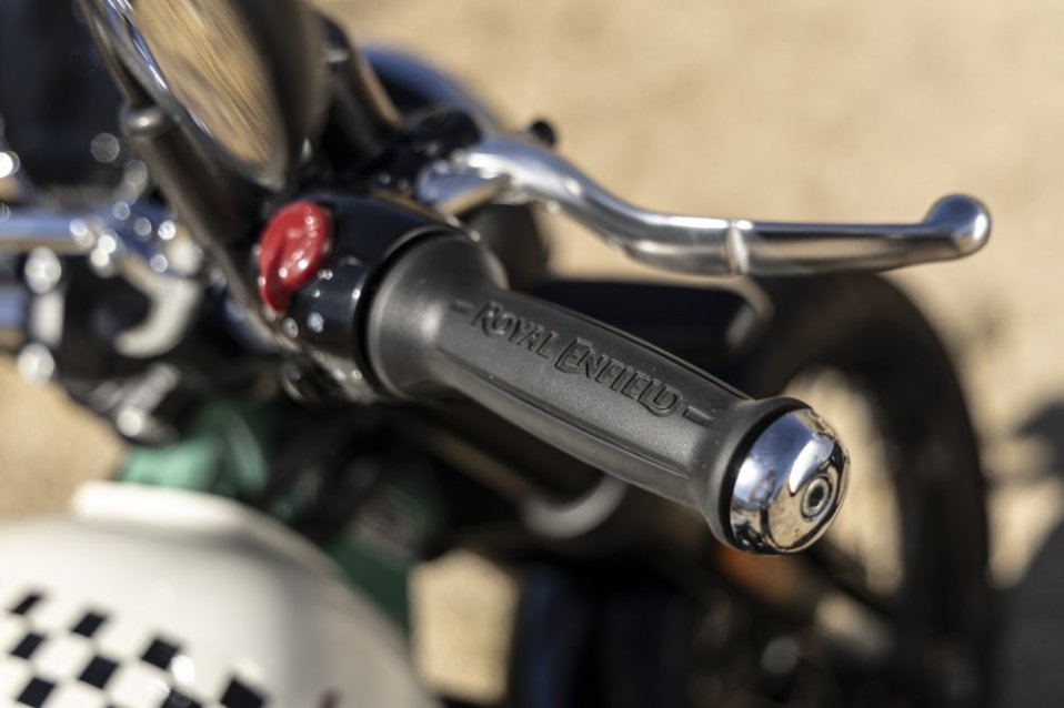 ROYAL ENFIELD INTERCEPTOR BEAR 650 :: Vintage Garage